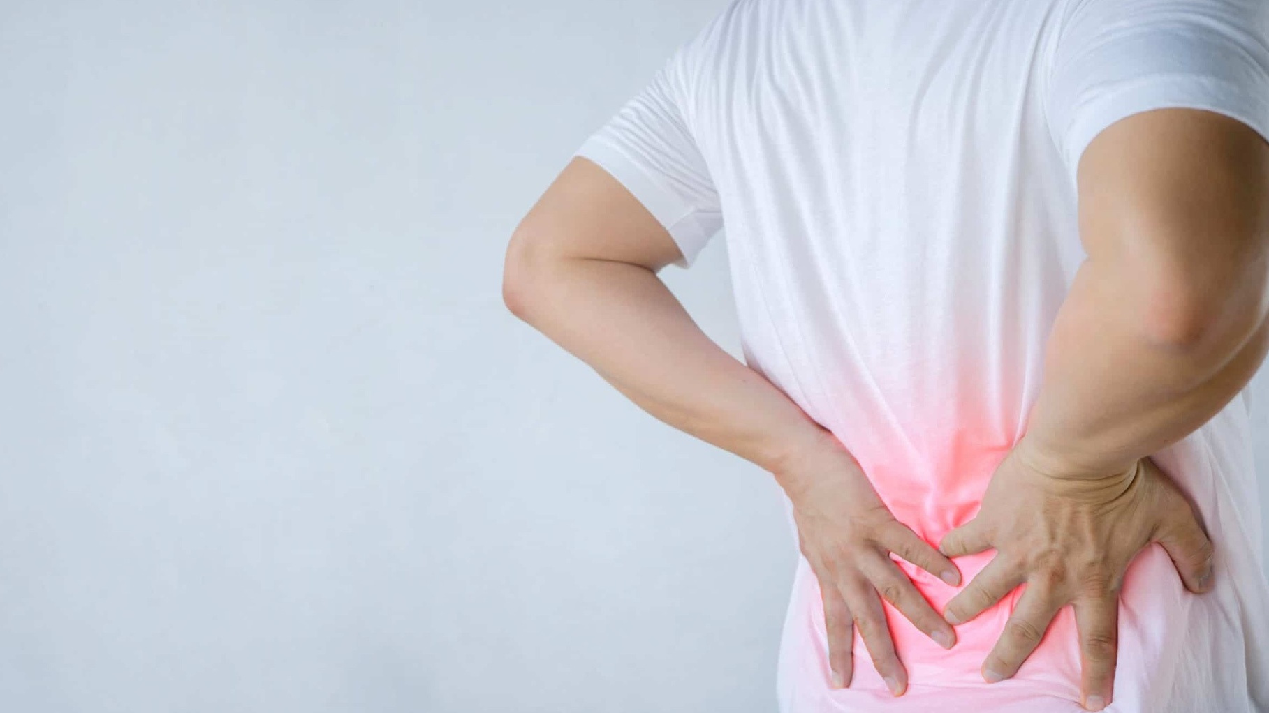 Bị đau lưng dưới gần mông ở nam giới có nguy hiểm không? - Nhà thuốc ...