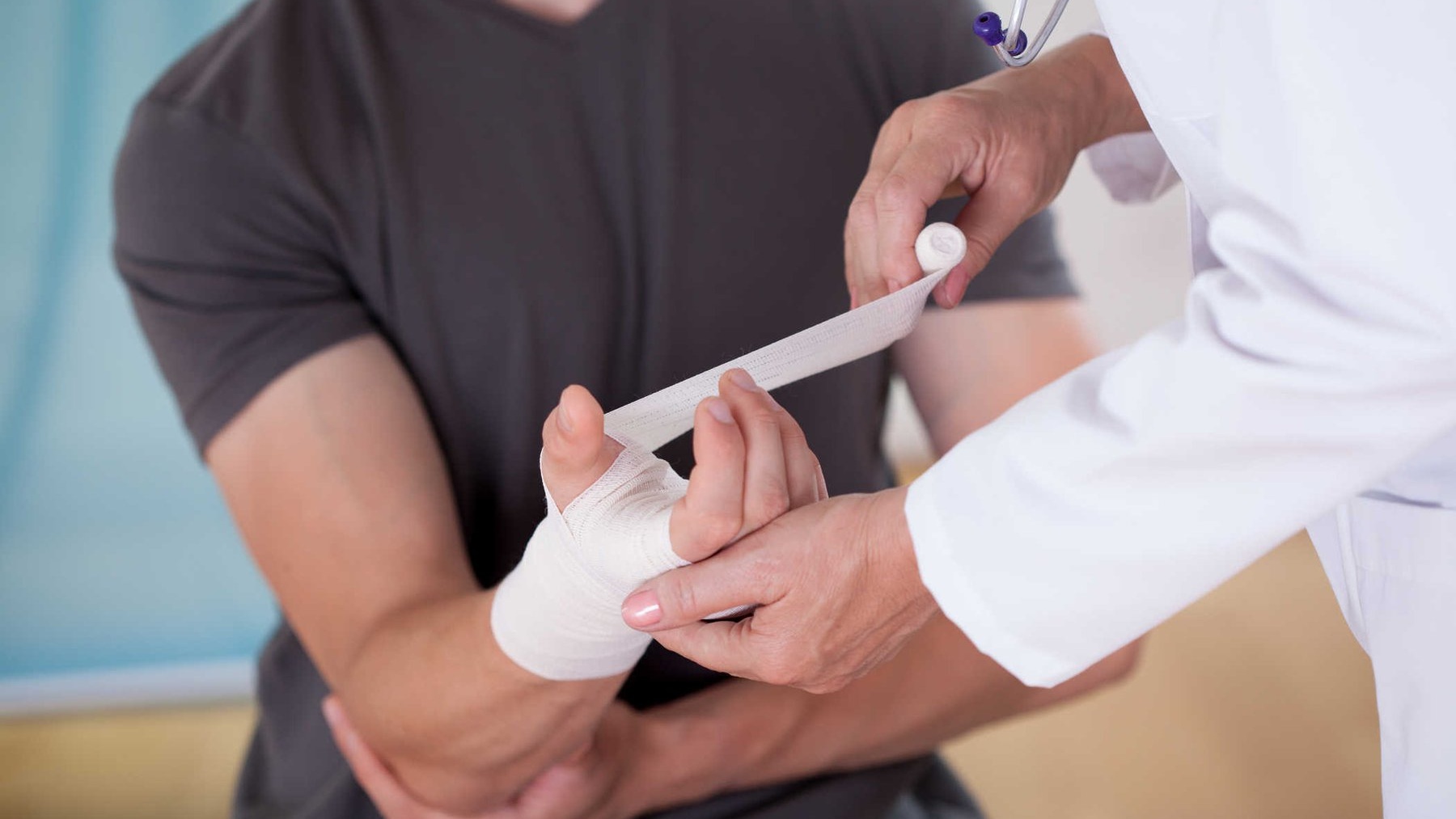 Các hình ảnh bong gân cổ tay và triệu chứng mà bạn cần phải biết - Nhà ...