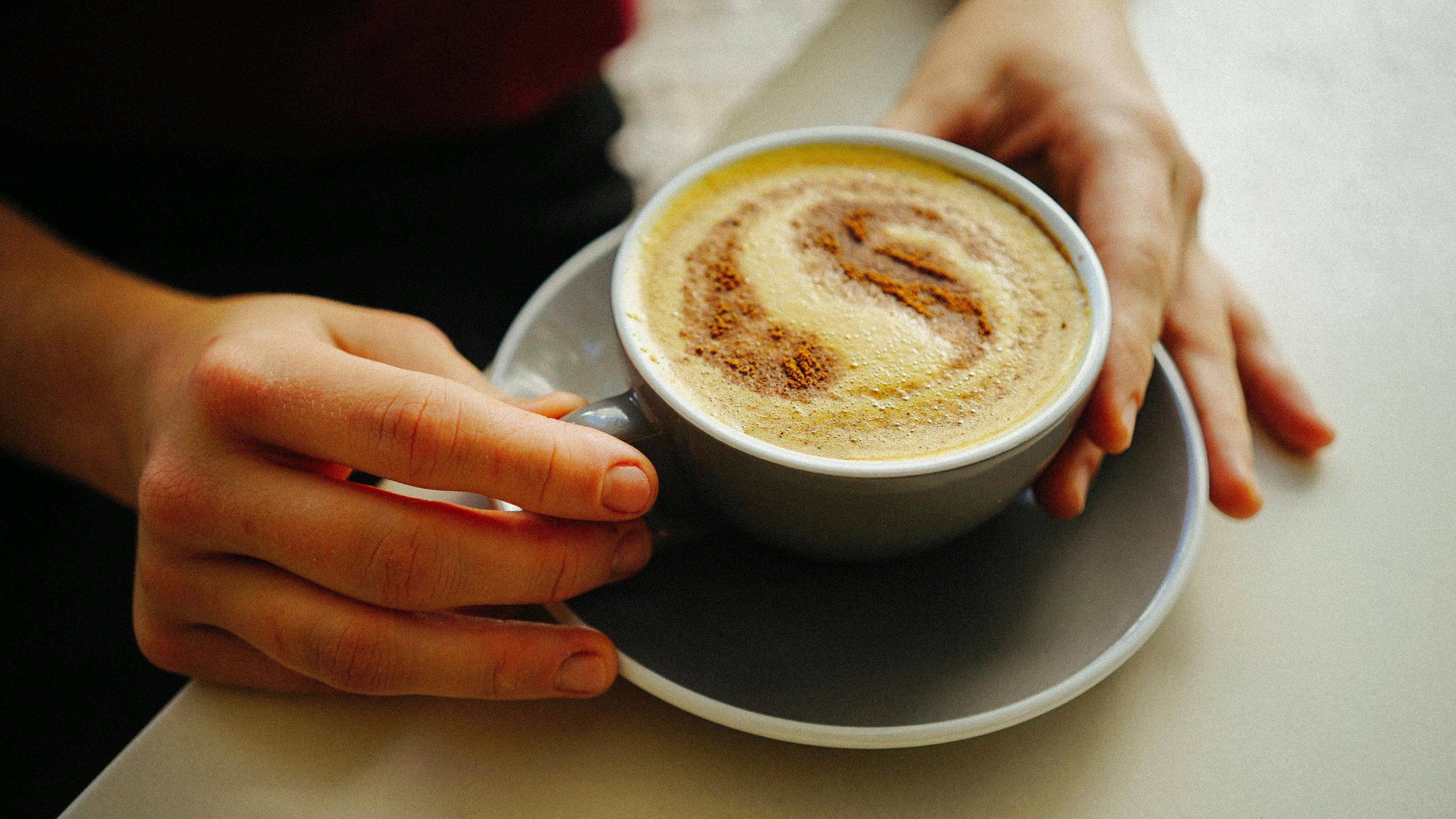 5 công dụng tuyệt vời khi bổ sung một ly latte nghệ mỗi ngày