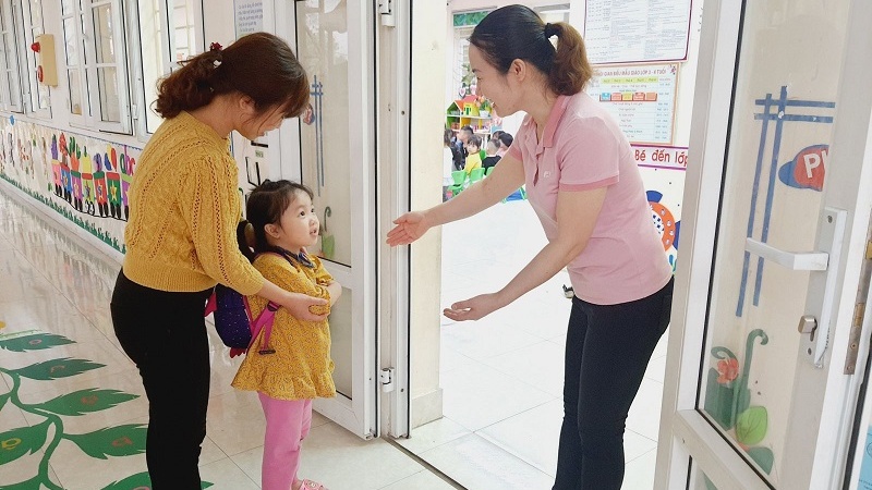 Phương Pháp Dạy Trẻ Kỹ Năng Chào Hỏi Lễ Phép Với Người Lớn 7393