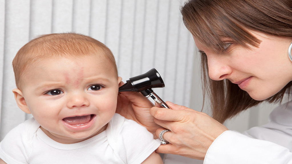 Quy trình rạch chích mủ màng nhĩ trị bệnh viêm tai giữa