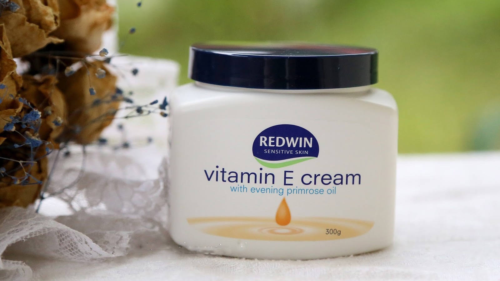 Kem dưỡng ẩm Vitamin E Cream có bôi mặt được không? Vì sao?